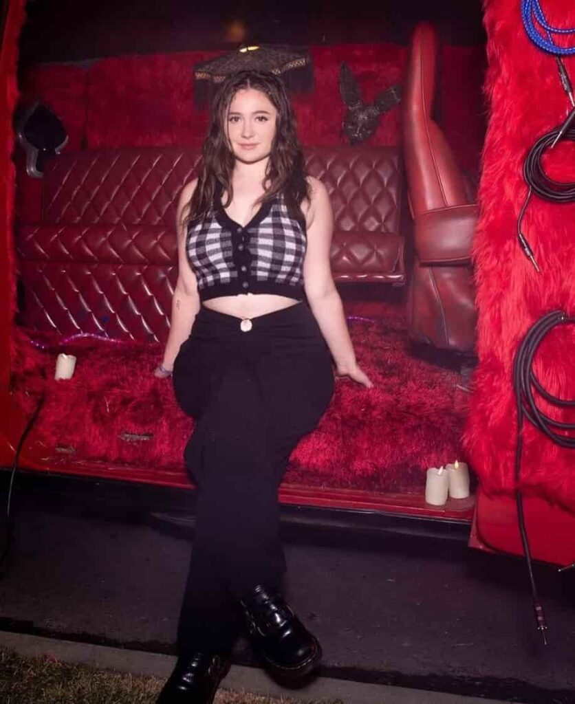 Emma Kenney Net Worth, Family, Boyfriend, Biography, and More