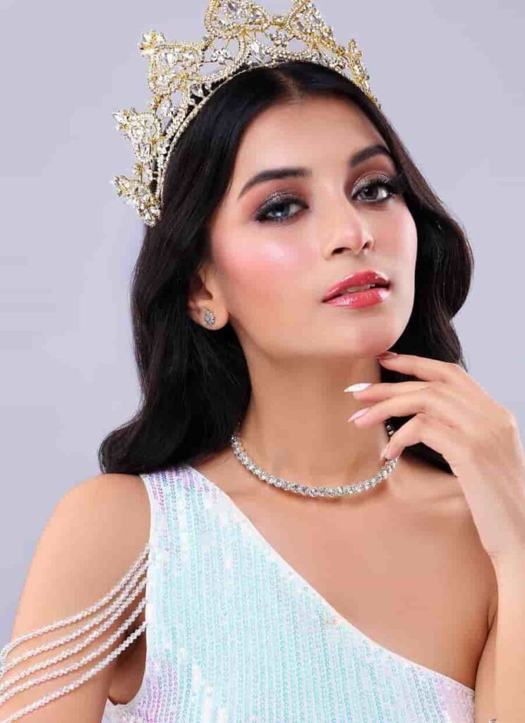 Arshina Sumbul Net Worth, Family, Boyfriend, Biography, and More